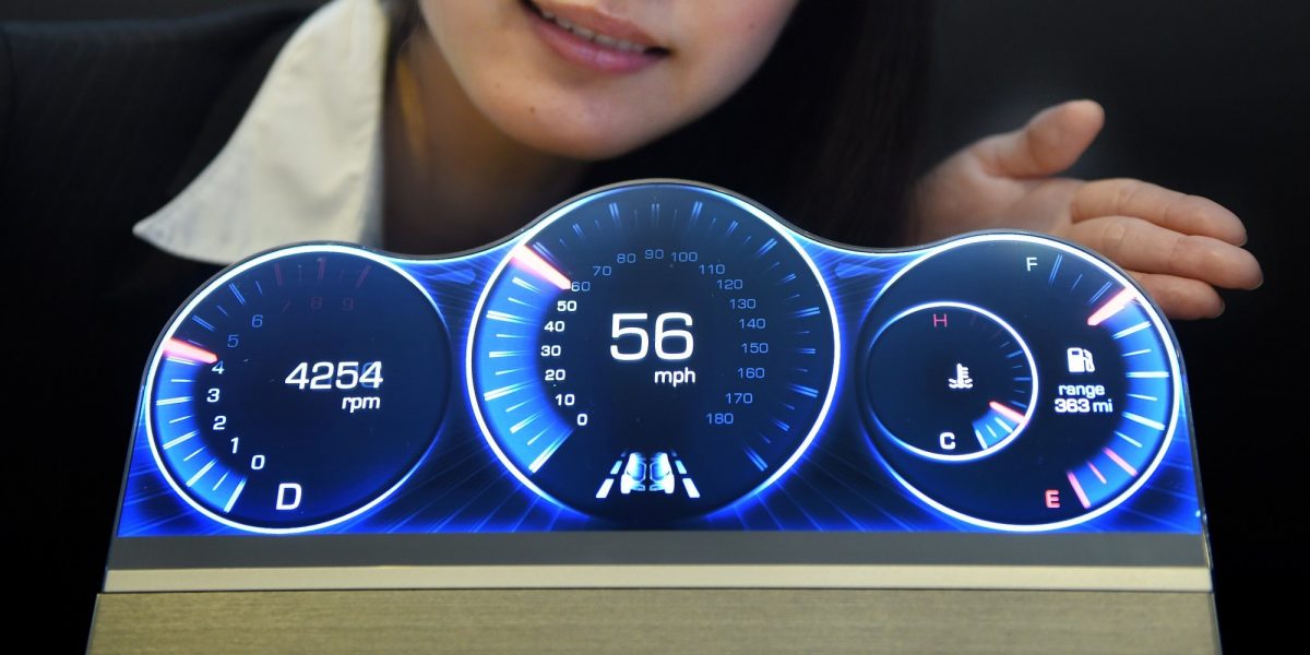 Sharp 再展示新一代無邊框屏幕 Free Form Display - Qooah