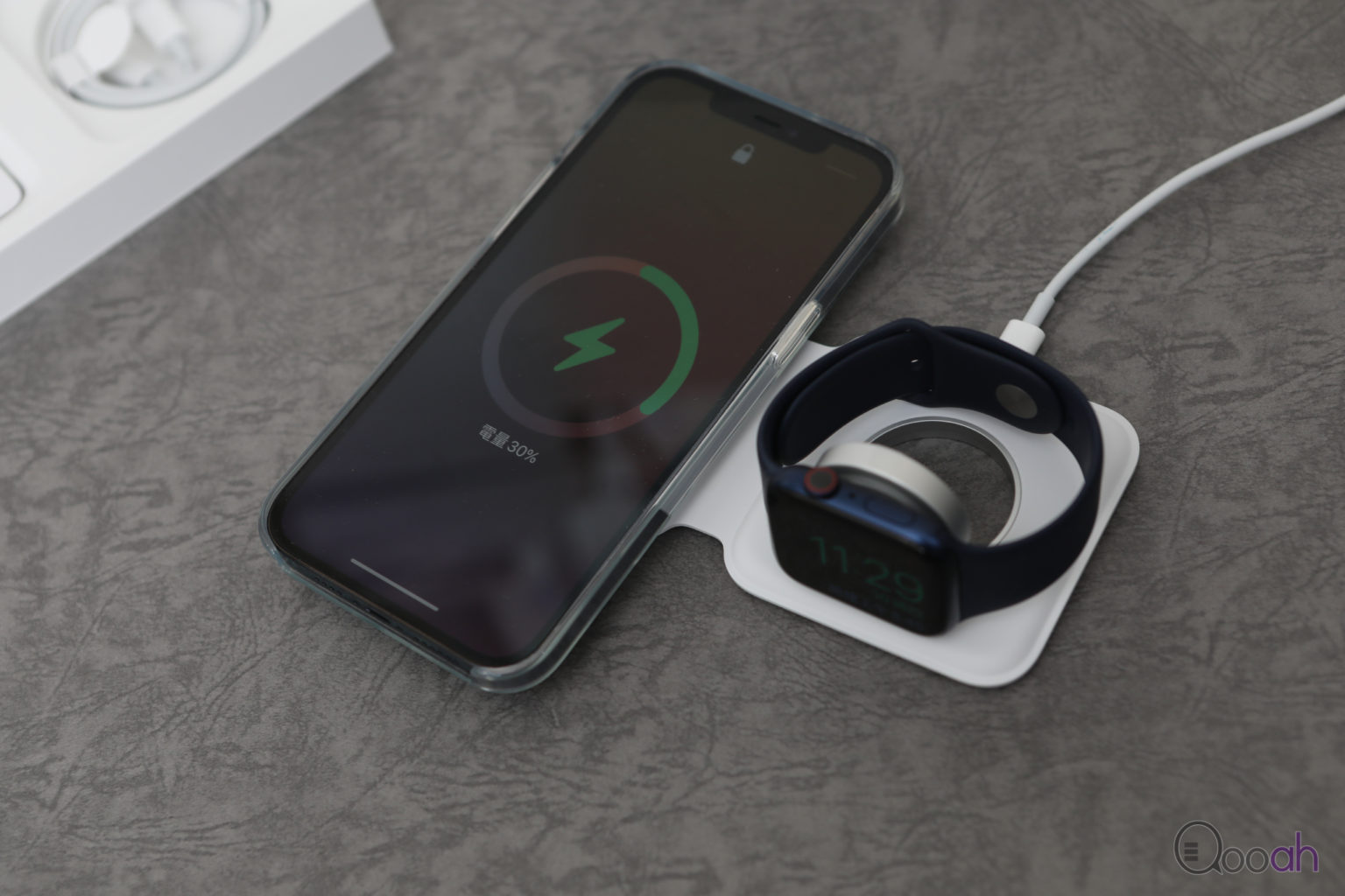 MagSafe Duo Charger 開箱，iPhone／Watch 充電速度測試！ - Qooah